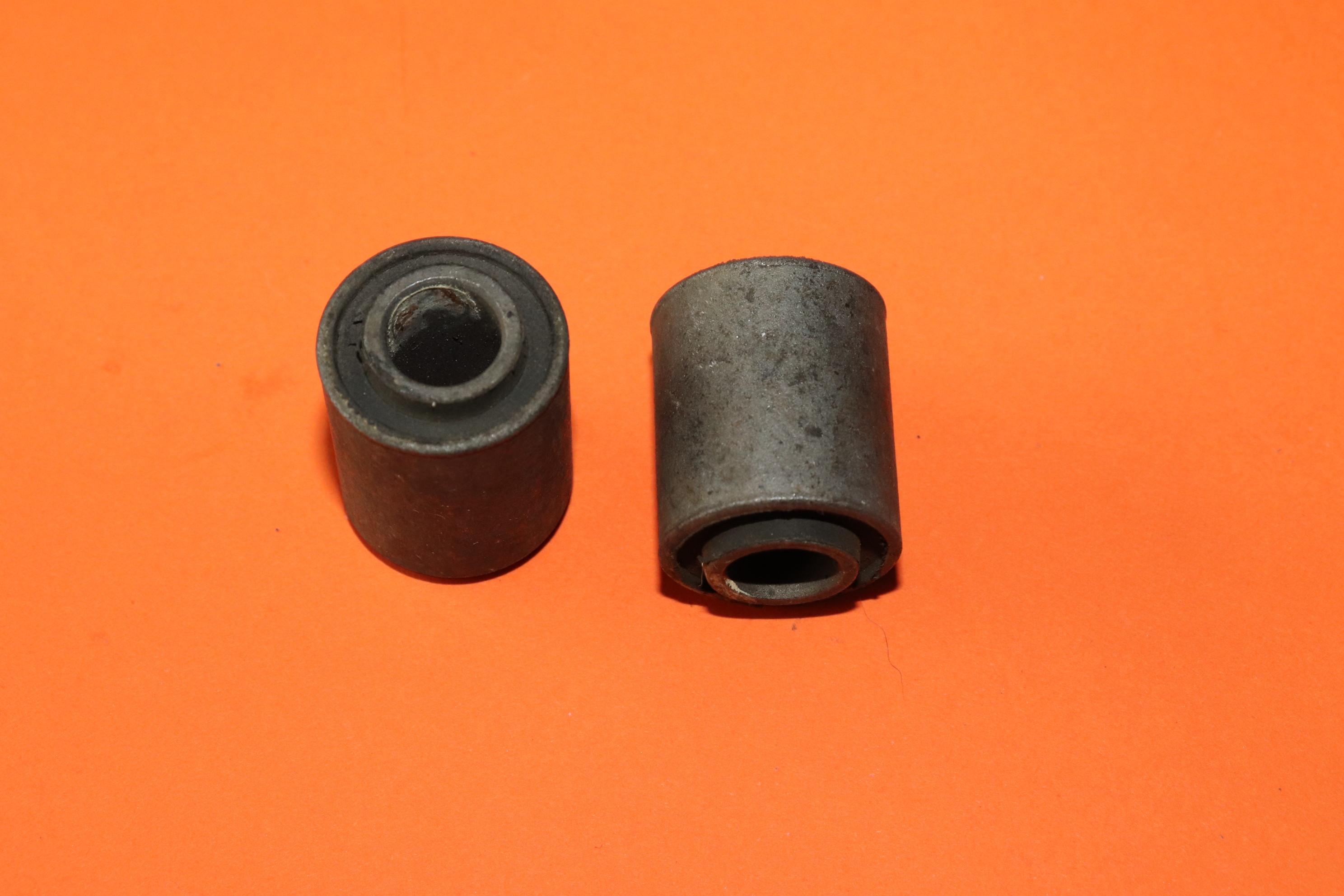 TRIUMPH TSX T140 PAIR FRONT FOOTREST METALASTIC RUBBER BUSH 60-7333 ...