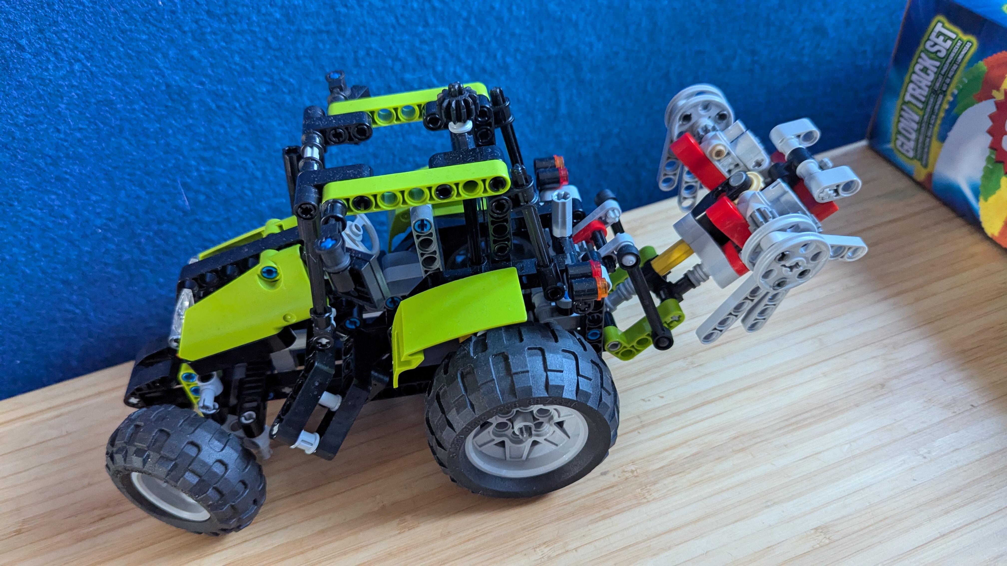 Lego 9393 Technic Tractor