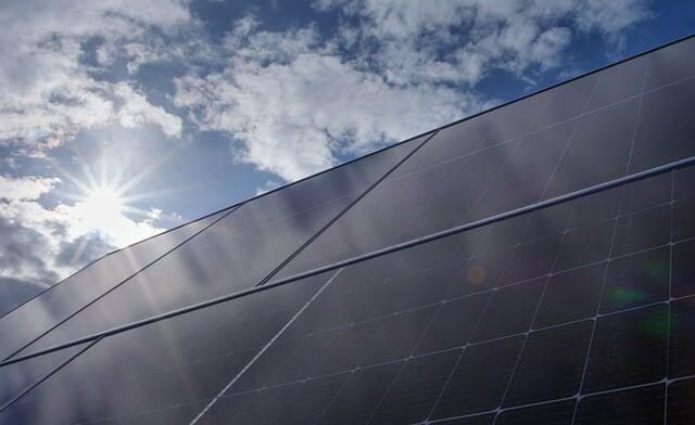 Maximize Solar Inverter Lifespan for Energy Efficiency & Savings