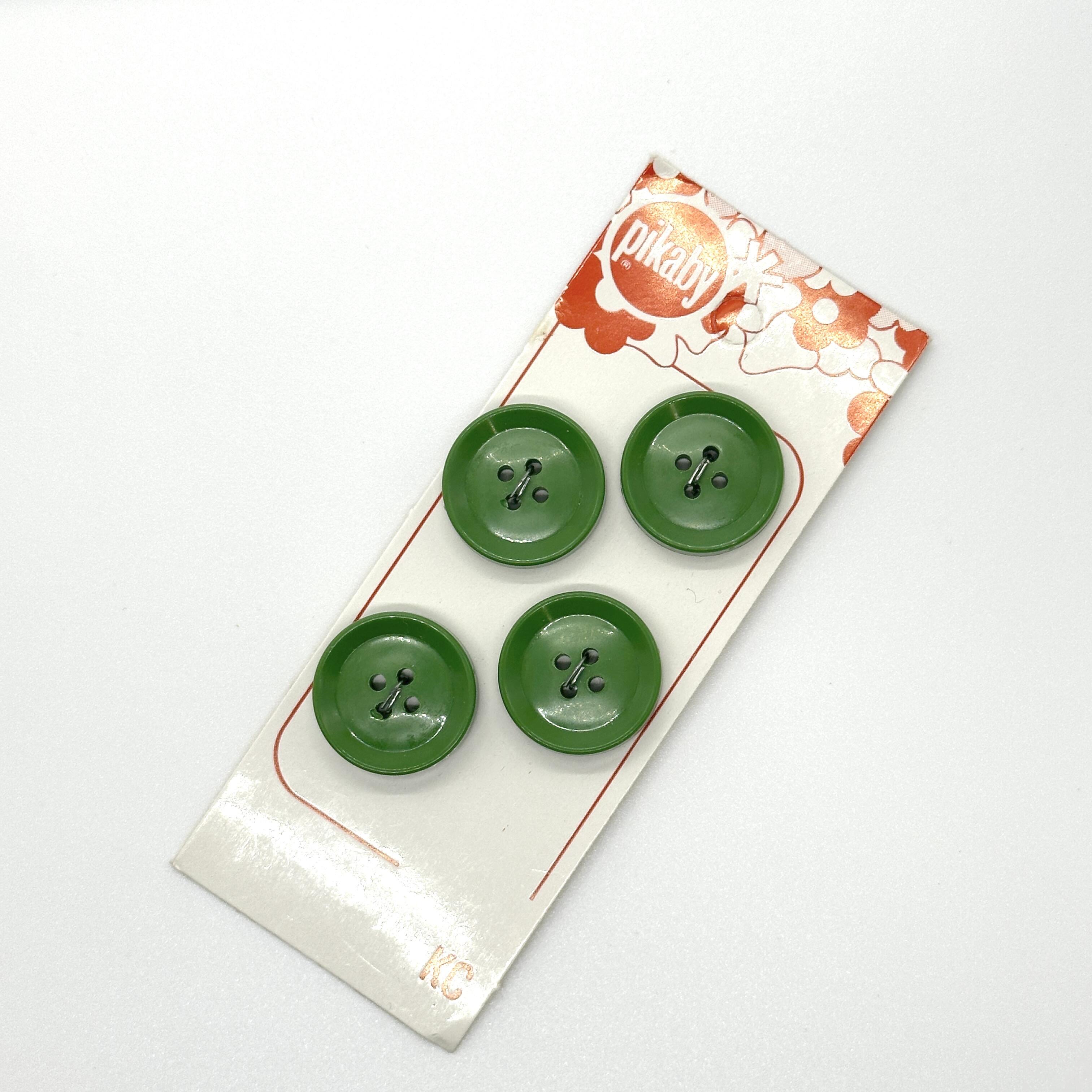 Buttons, Four holed - Plastic - Vintage Pikaby English Buttons