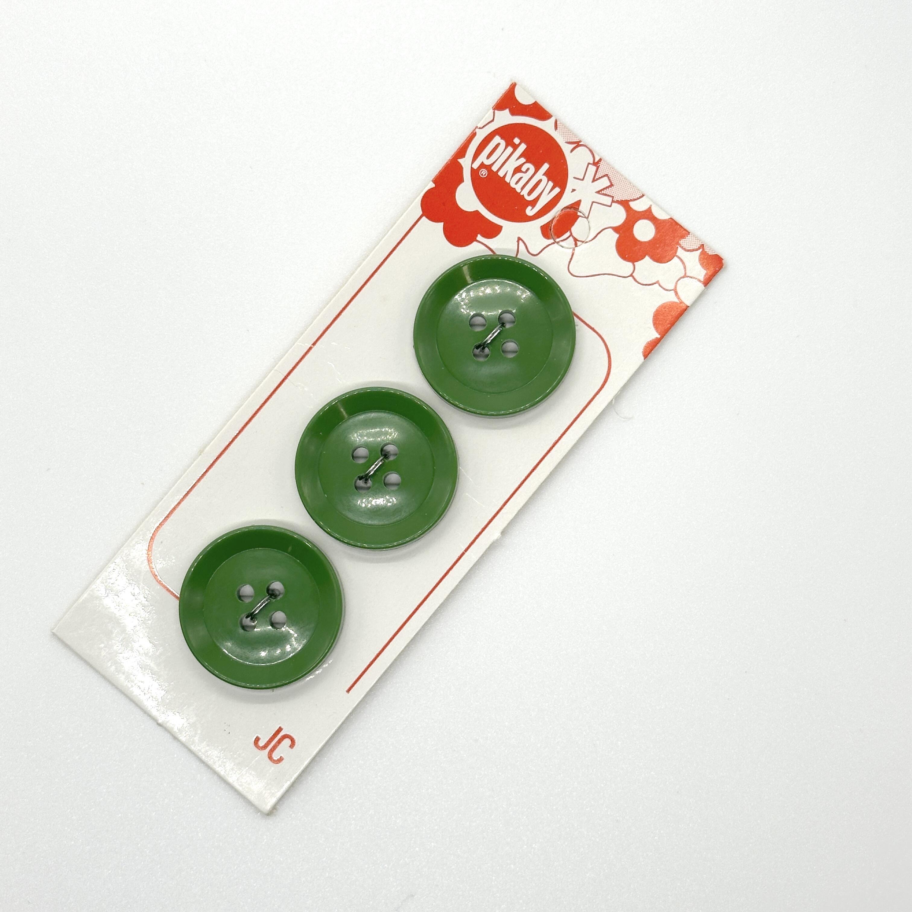 Buttons, Four holed - Plastic - Vintage Pikaby English Buttons