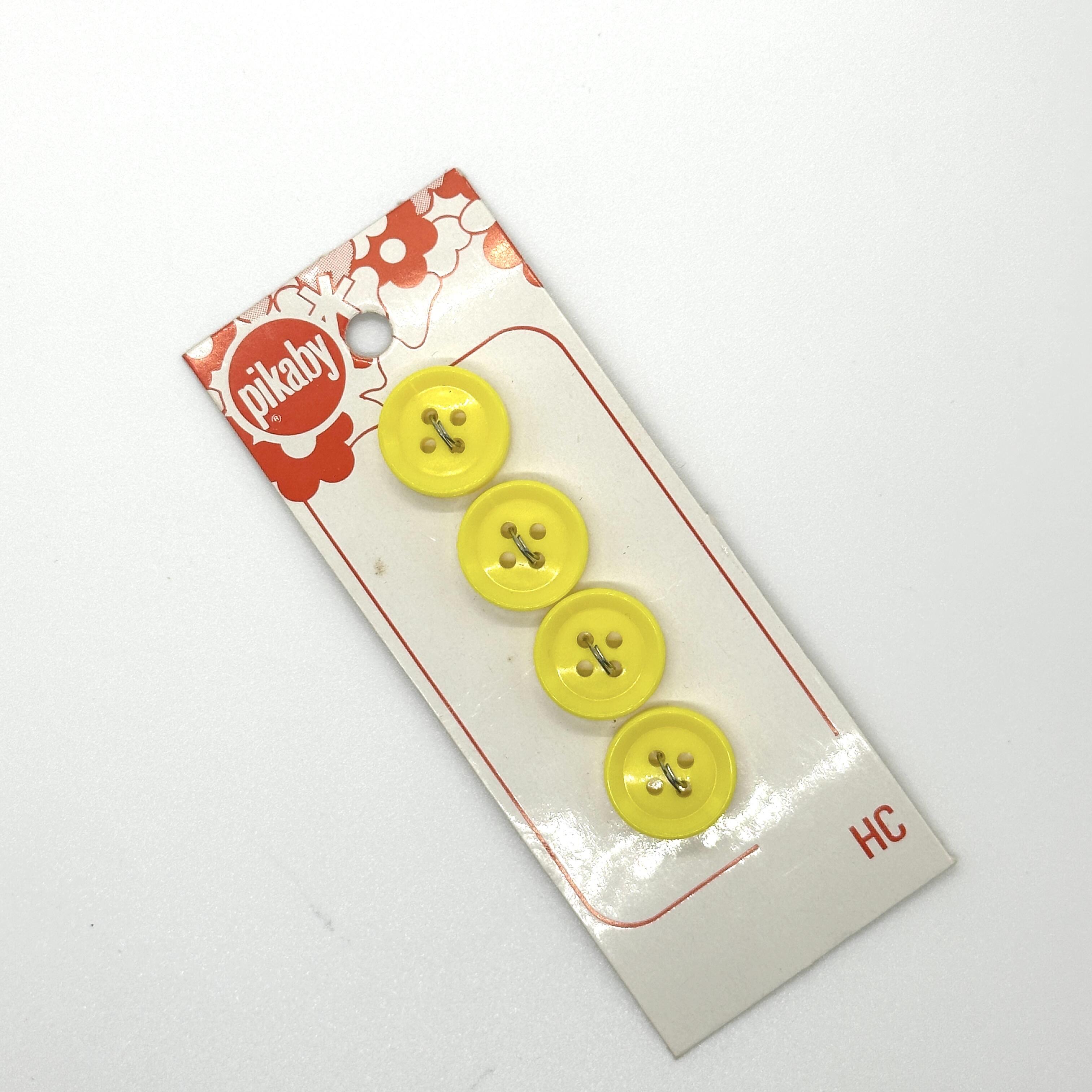 Buttons, Four holed - Plastic - Vintage Pikaby English Buttons