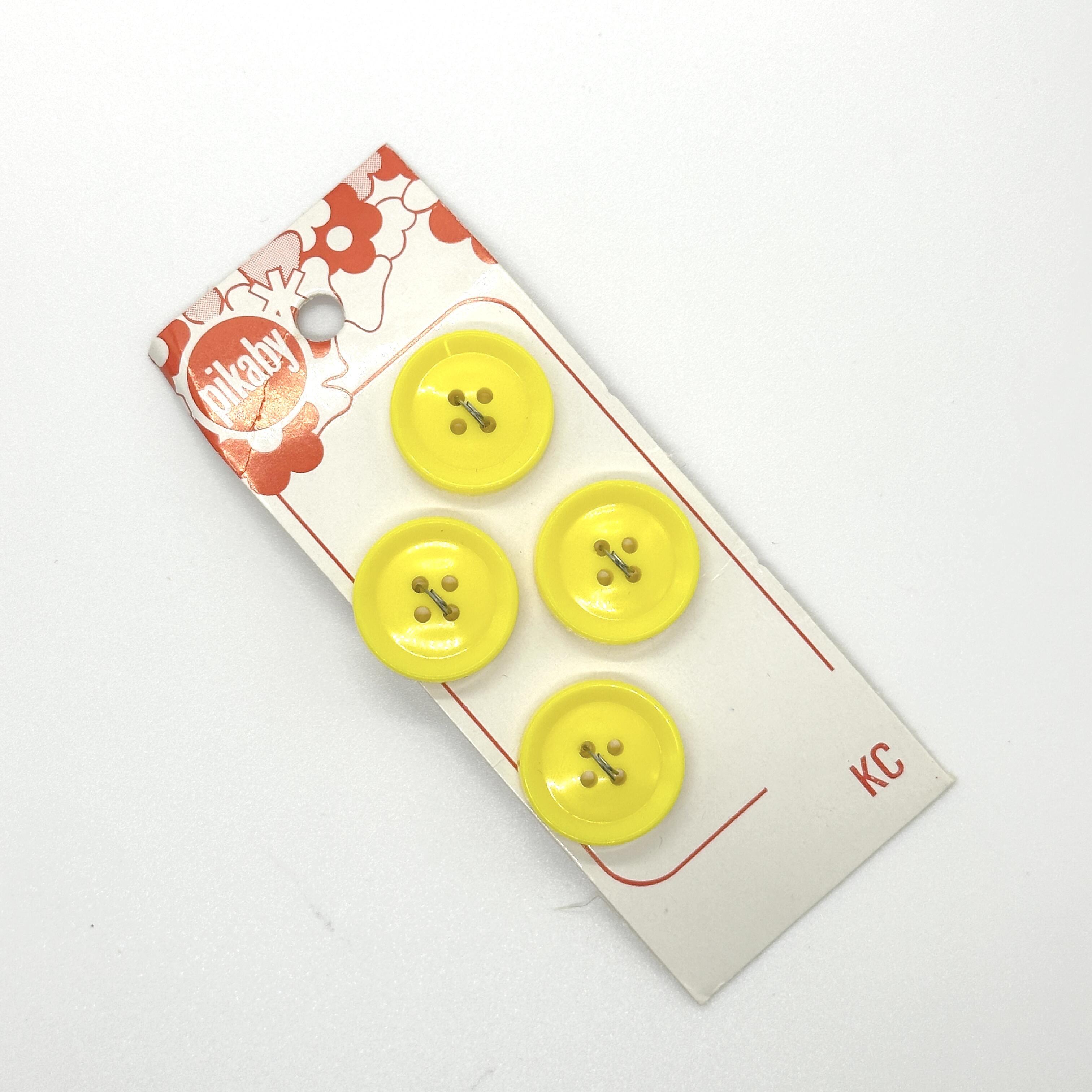 Buttons, Four holed - Plastic - Vintage Pikaby English Buttons