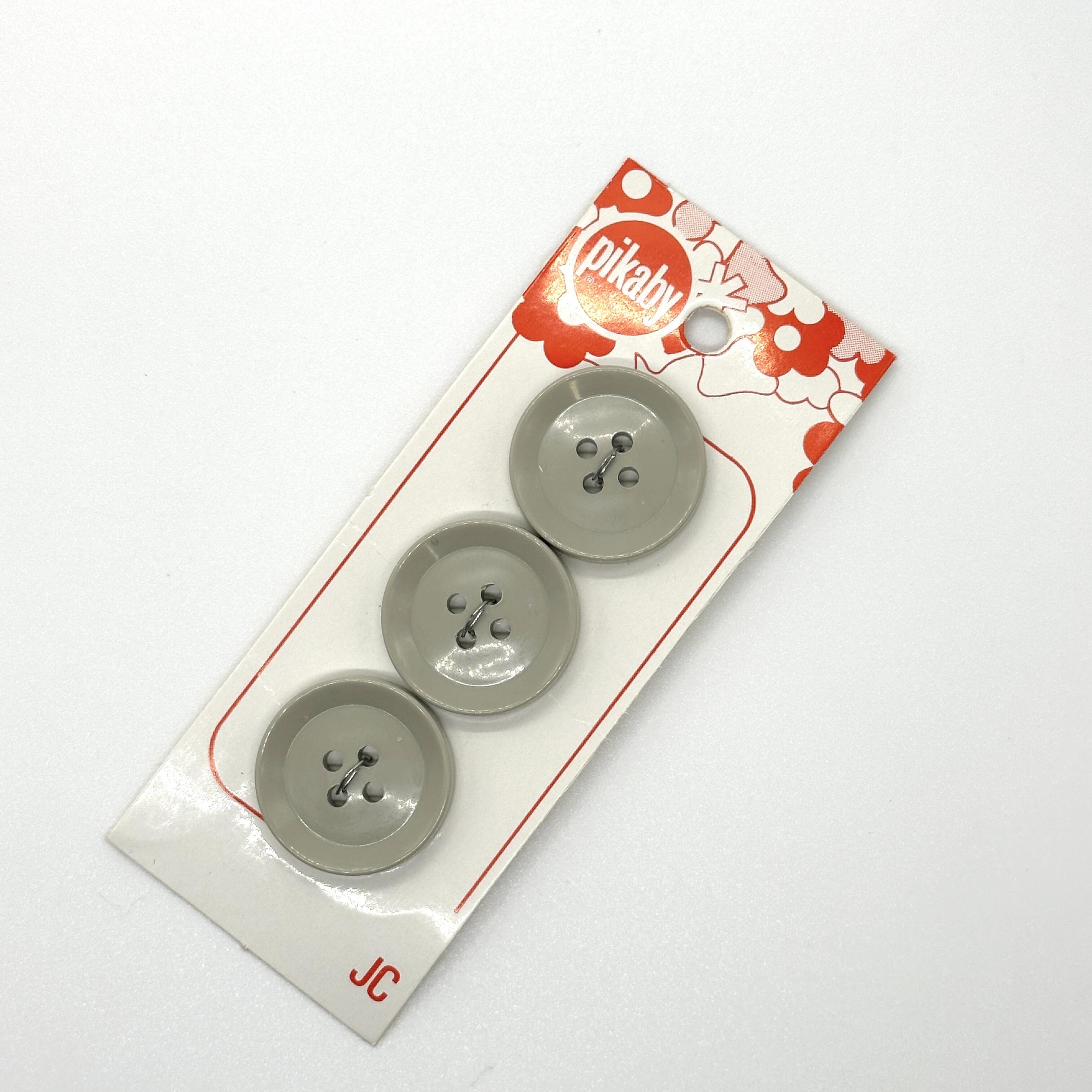 Buttons, Four holed - Plastic - Vintage Pikaby English Buttons