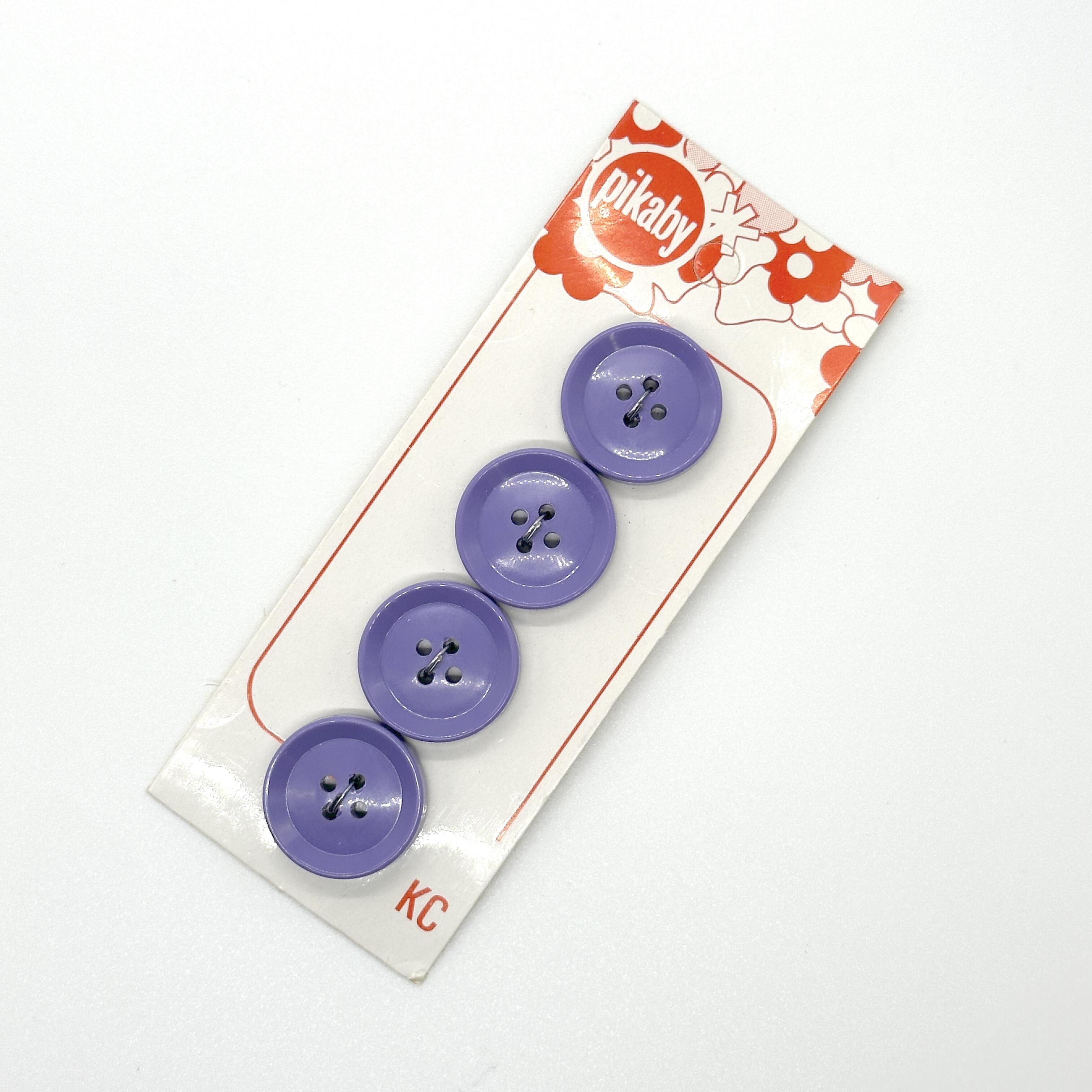 Buttons, Four holed - Plastic - Vintage Pikaby English Buttons