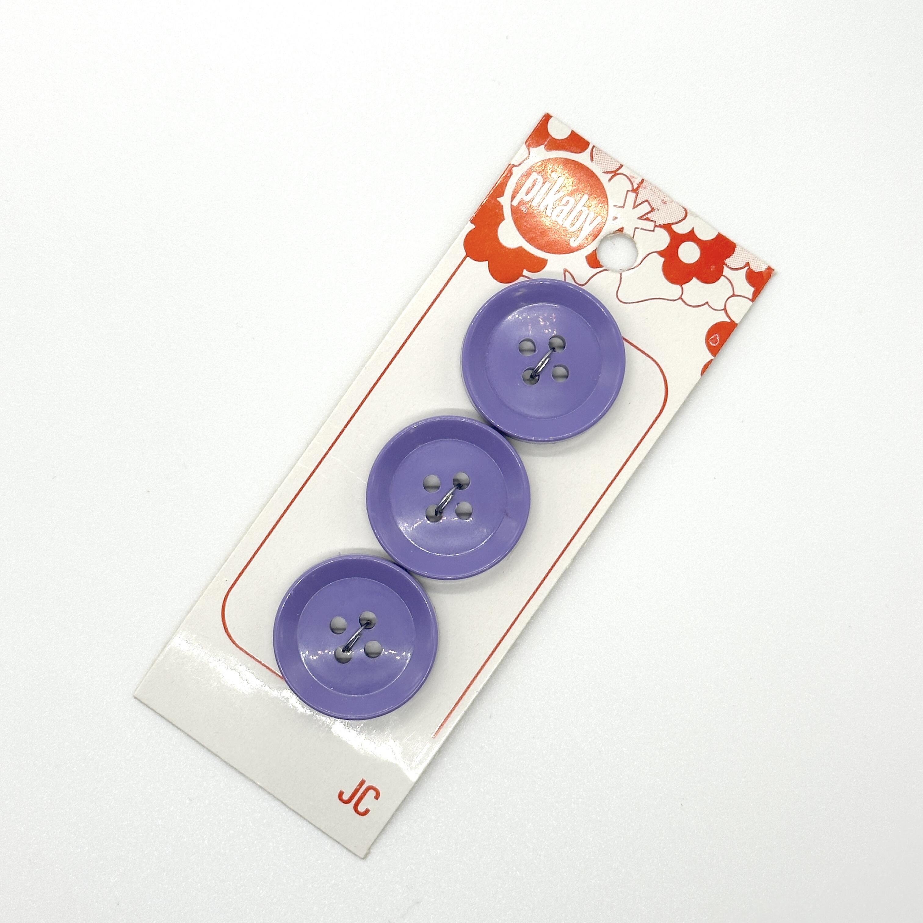 Buttons, Four holed - Plastic - Vintage Pikaby English Buttons