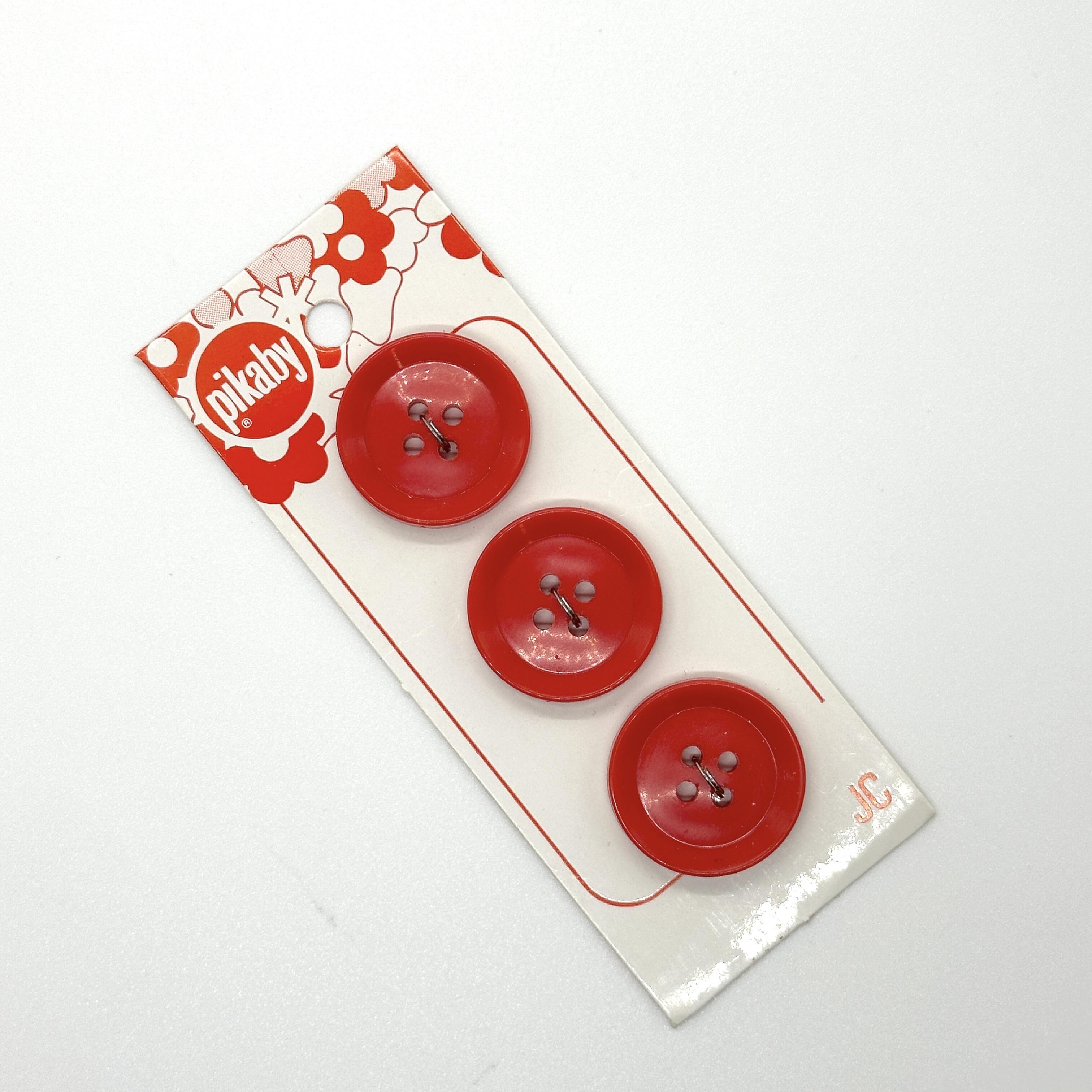 Buttons, Four holed - Plastic - Vintage Pikaby English Buttons