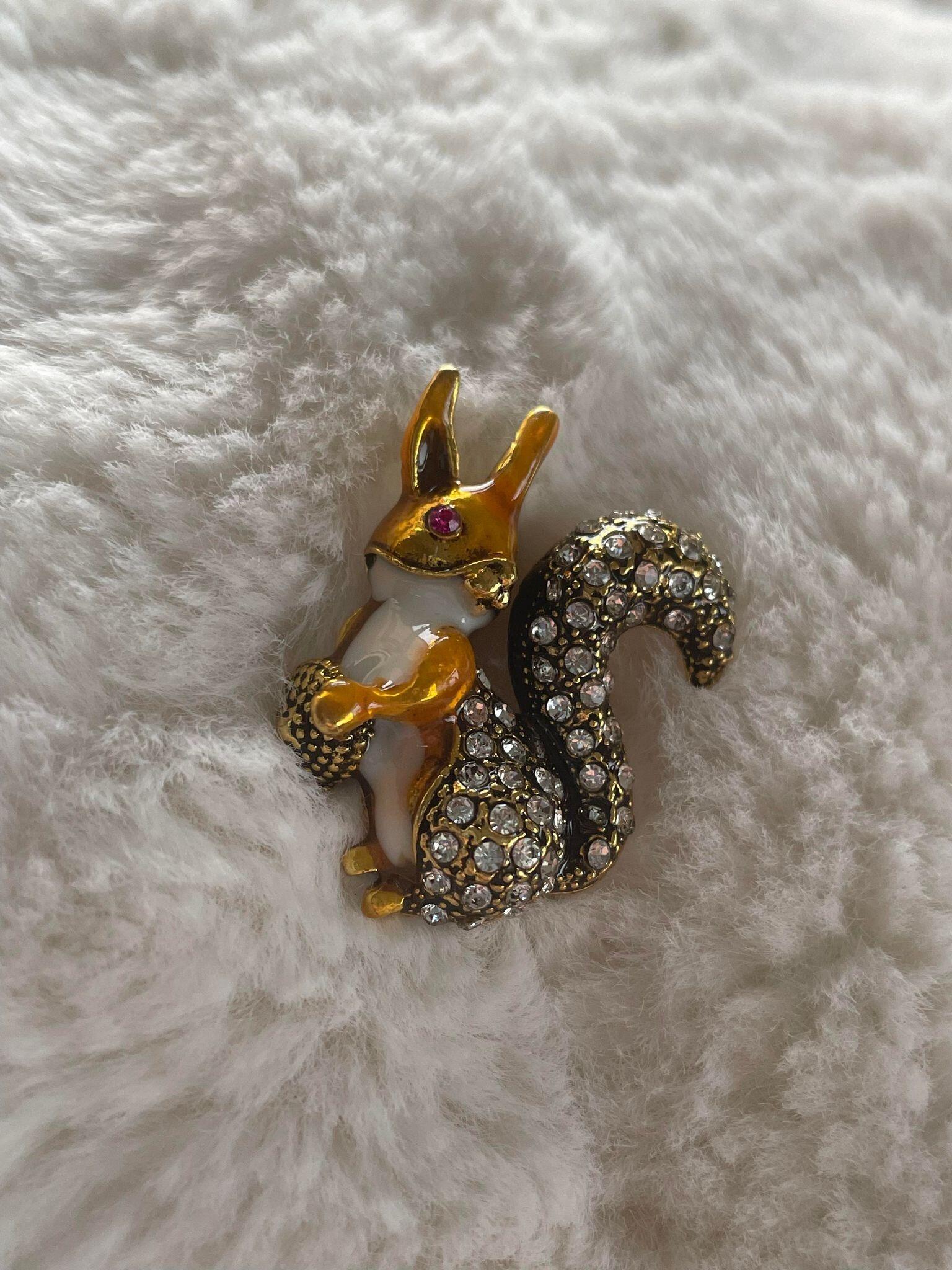Squirrel brooch