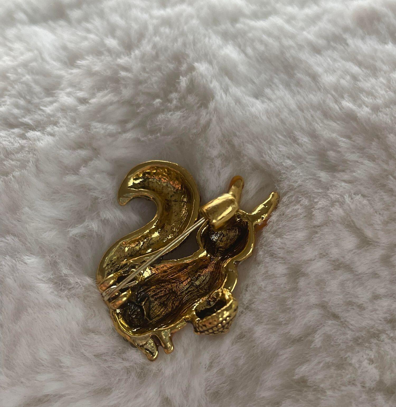 Squirrel brooch