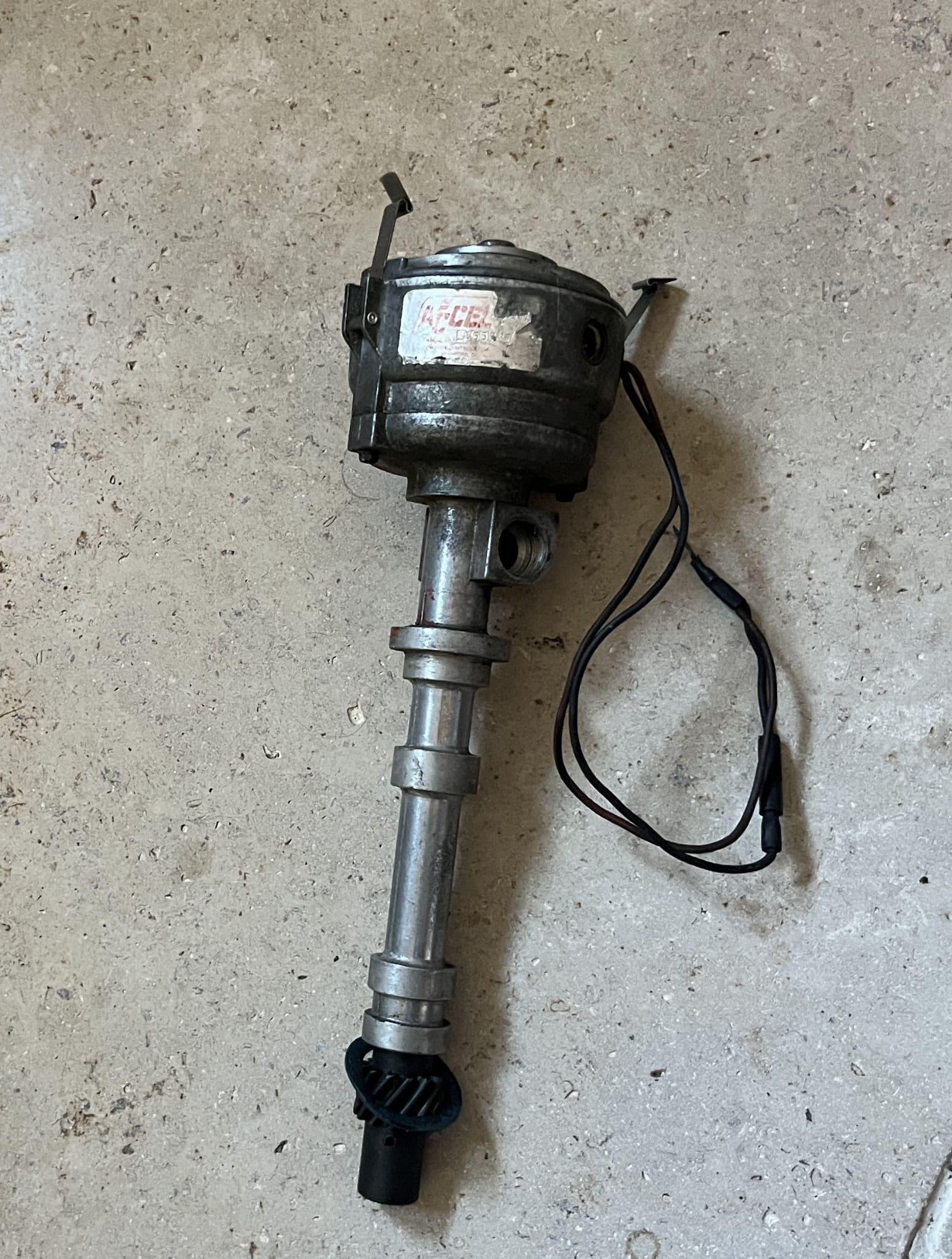1956-74 Accel dual-point T 5573 Tach Drive Distributor no cap Used