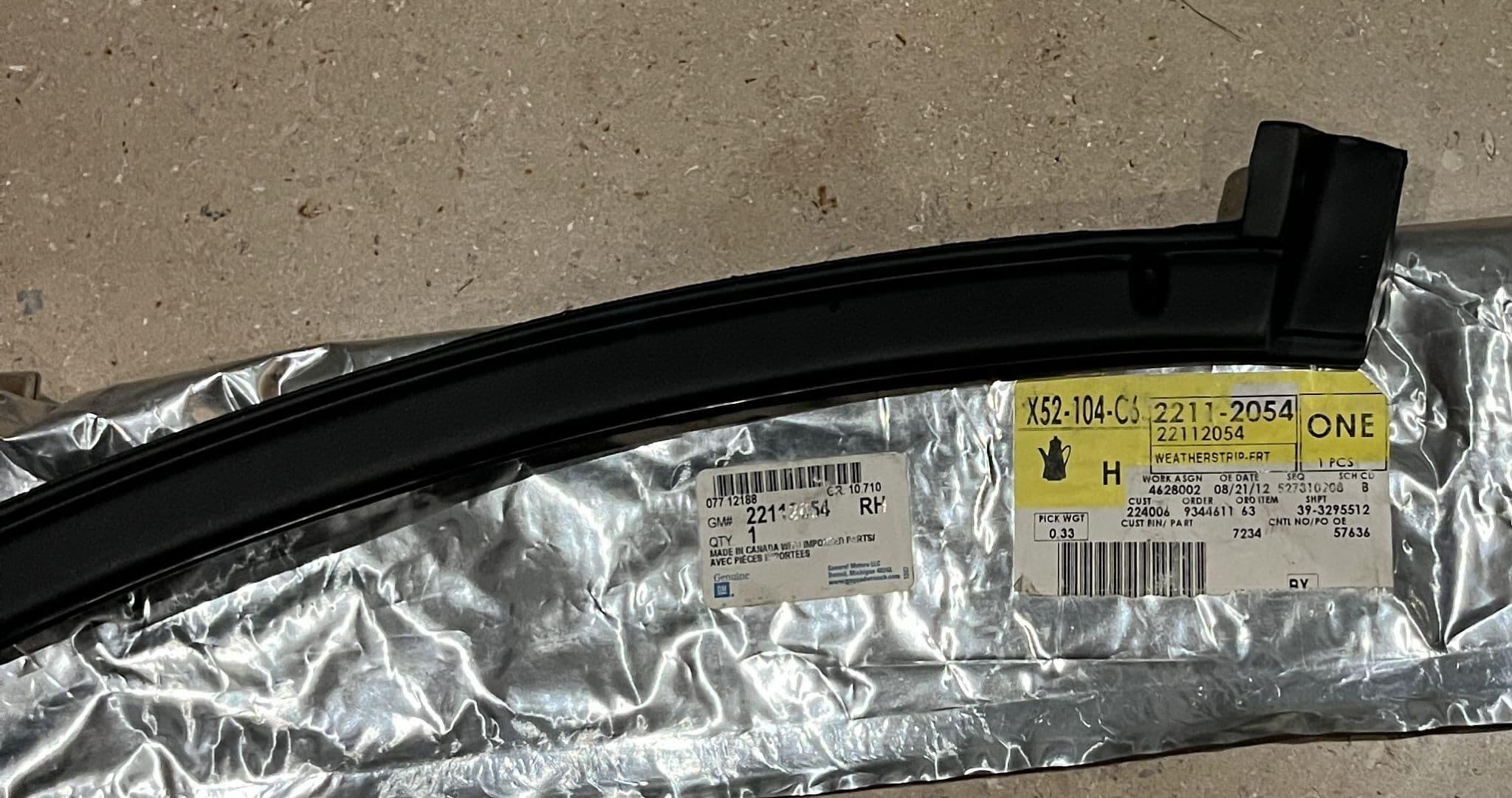 1984 -96 GM 22112054 C4 Coupe RH Targa ROOF SIDE SEAL oem Latex ...