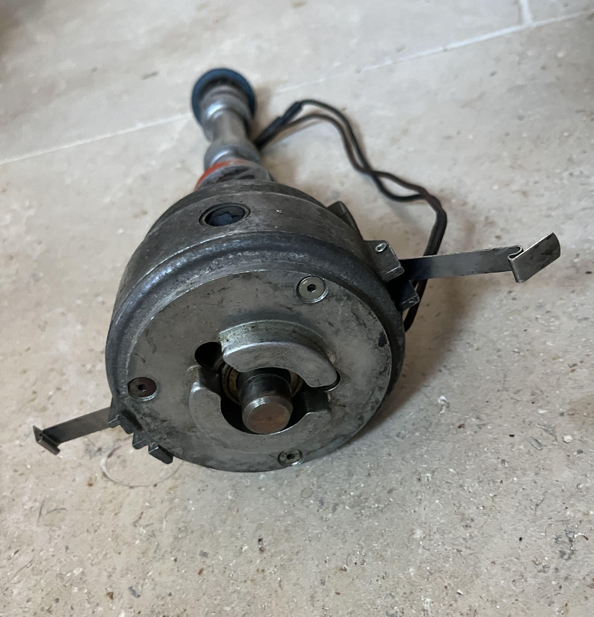 1956-74 Accel dual-point T 5573 Tach Drive Distributor no cap Used