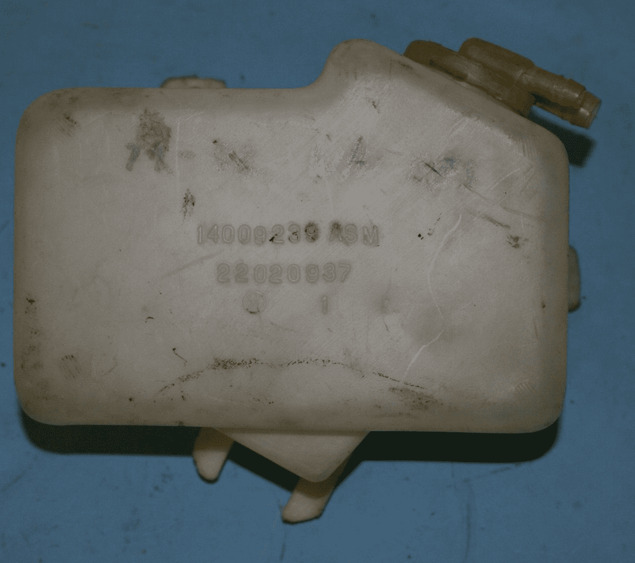 1979-1982 Windshield Washer Reservoir GM14009239 Used Fair