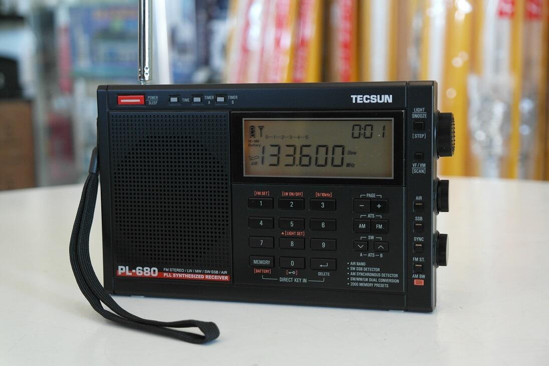 Second Hand Tecsun PL-680 Portable receiver with SSB and VHF
