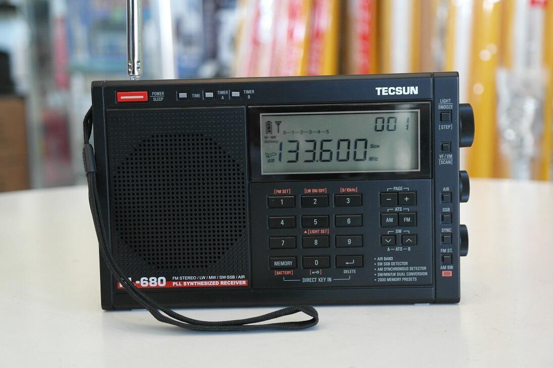Second Hand Tecsun PL-680 Portable receiver with SSB and VHF