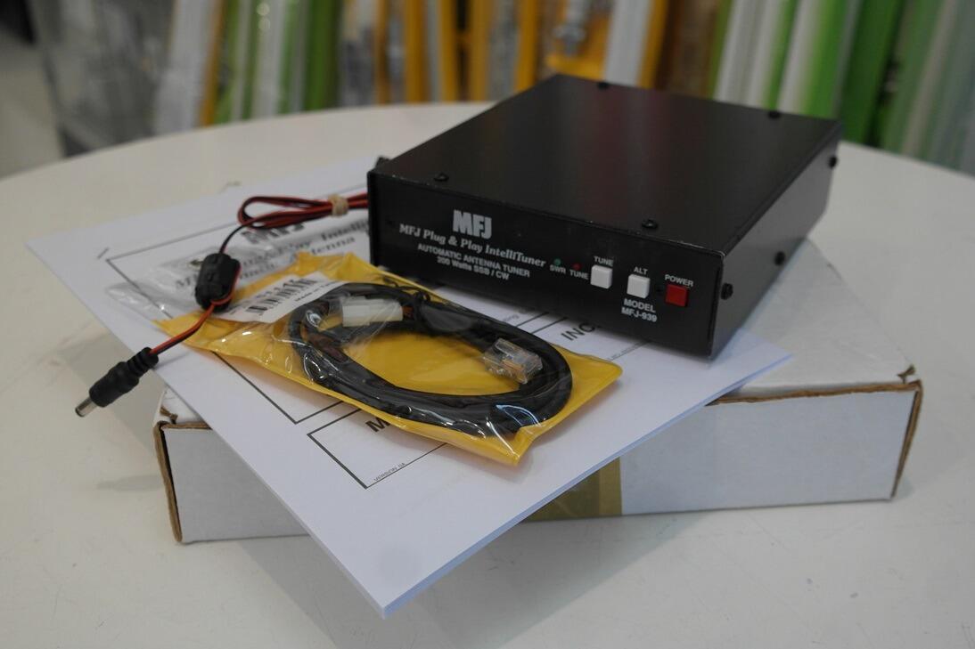 Second Hand MFJ-939i HF Automatic Antenna Tuner Matches Icom ...