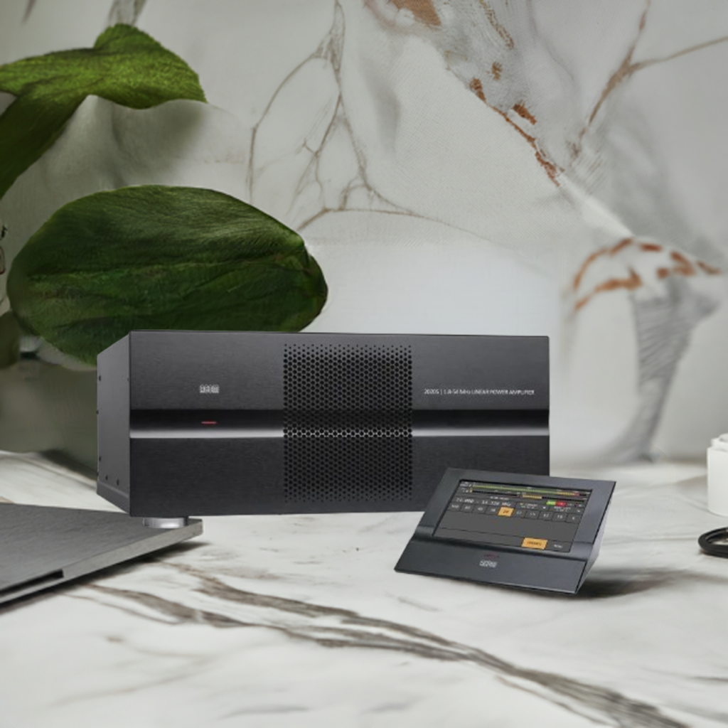 Acom 2020s solid-state 1.8-54 mhz linear amplifier at Radioworld UK