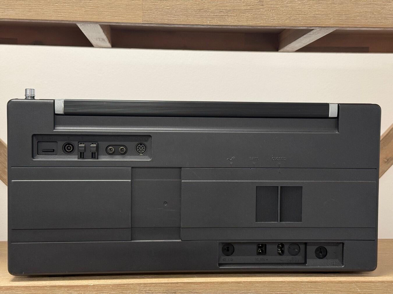 Second Hand Grundig Satellit 650 International – Professional World ...