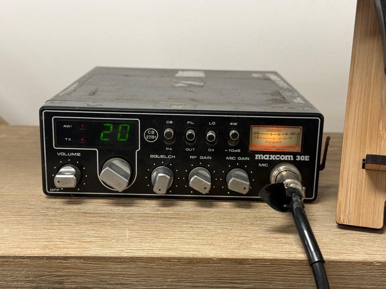 Rescue Rigs Maxcom 30E UK FM CB Radio – Non-Working | Radioworld