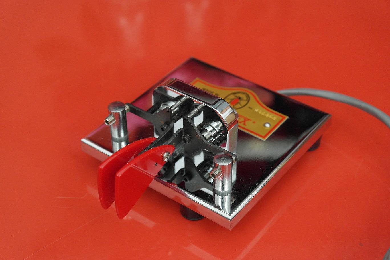 Second Hand Vibroplex Deluxe Chrome Square Racer Morse Key - RW UK