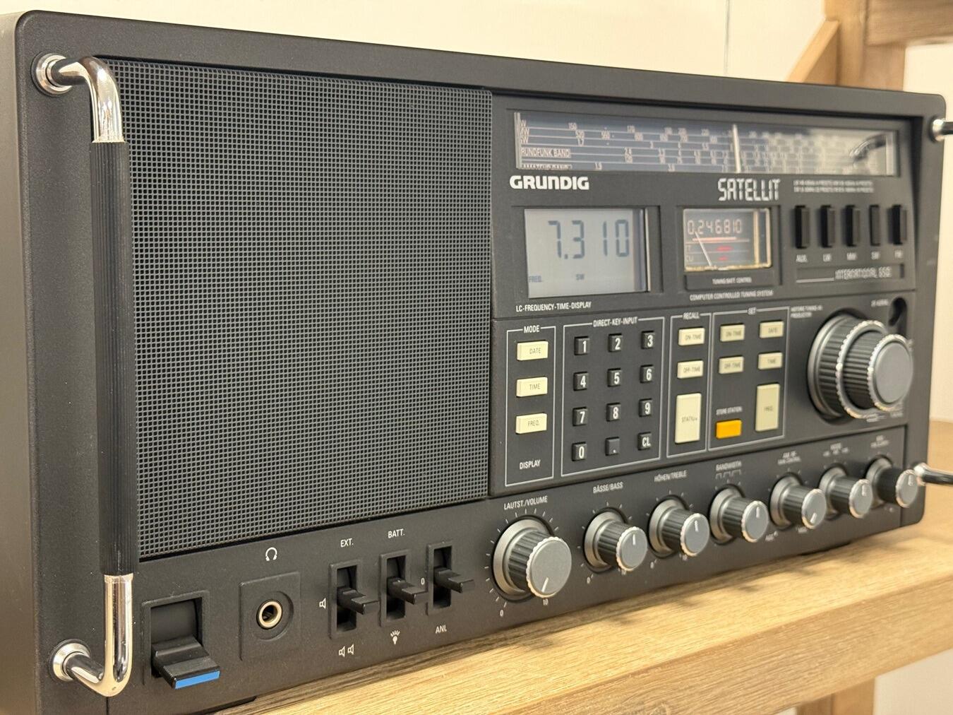 Second Hand Grundig Satellit 650 International – Professional World ...