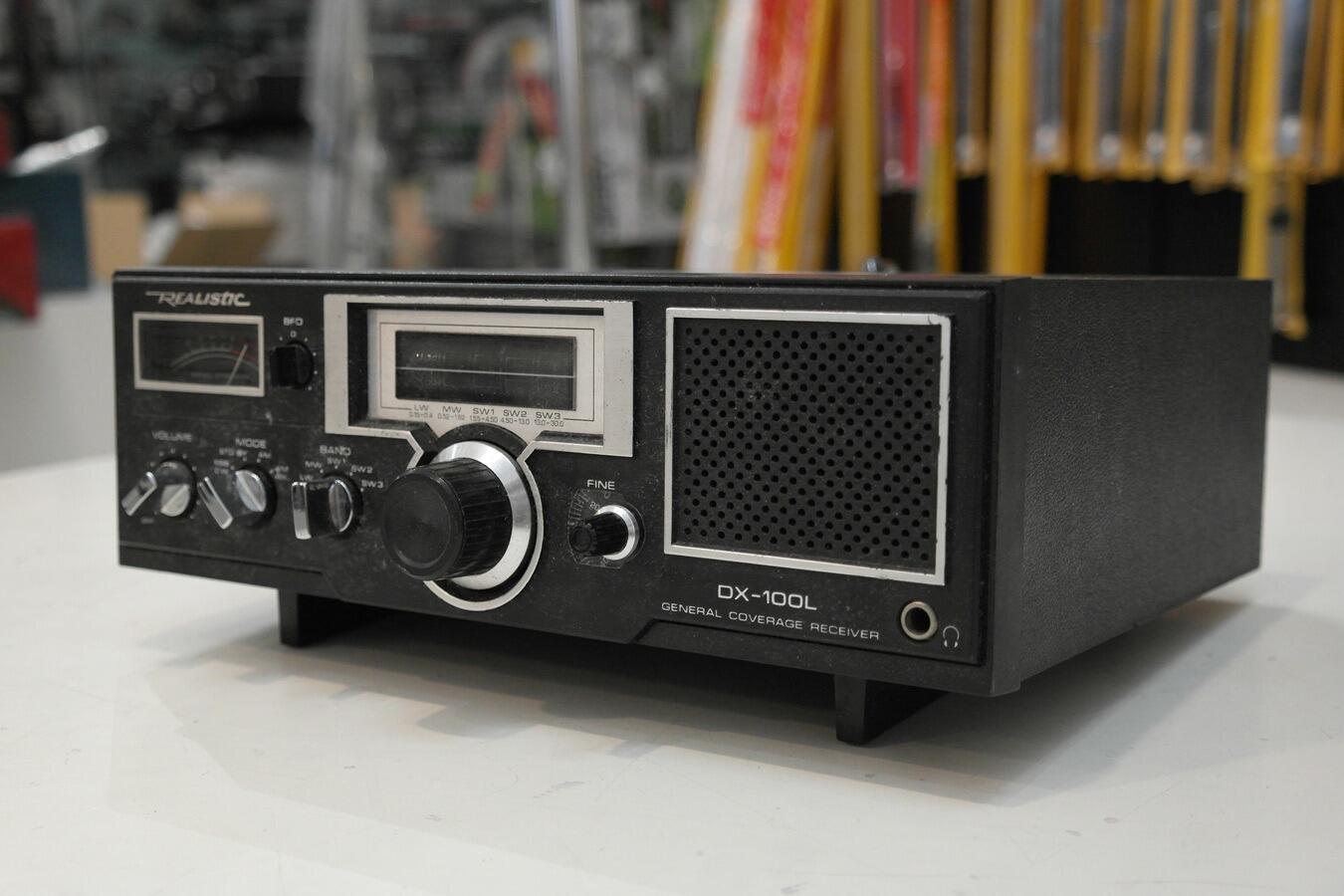 Second Hand Realistic DX-100L Radio Shack Shortwave Receiver