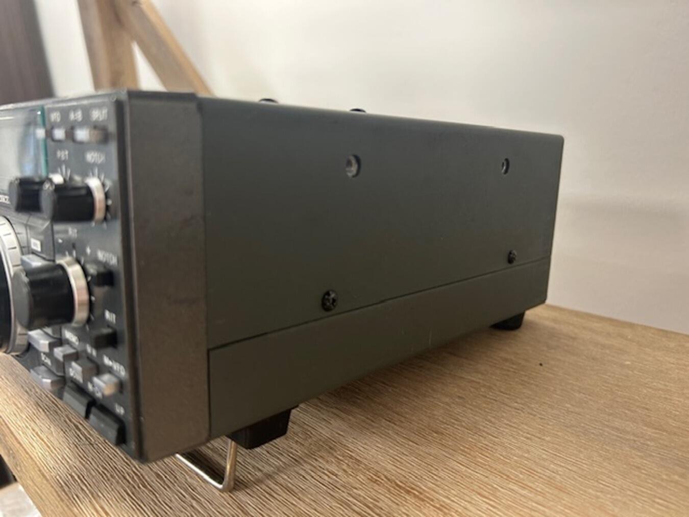 Second Hand Icom IC-735 HF All Mode Transceiver 160–10m – Radioworld UK