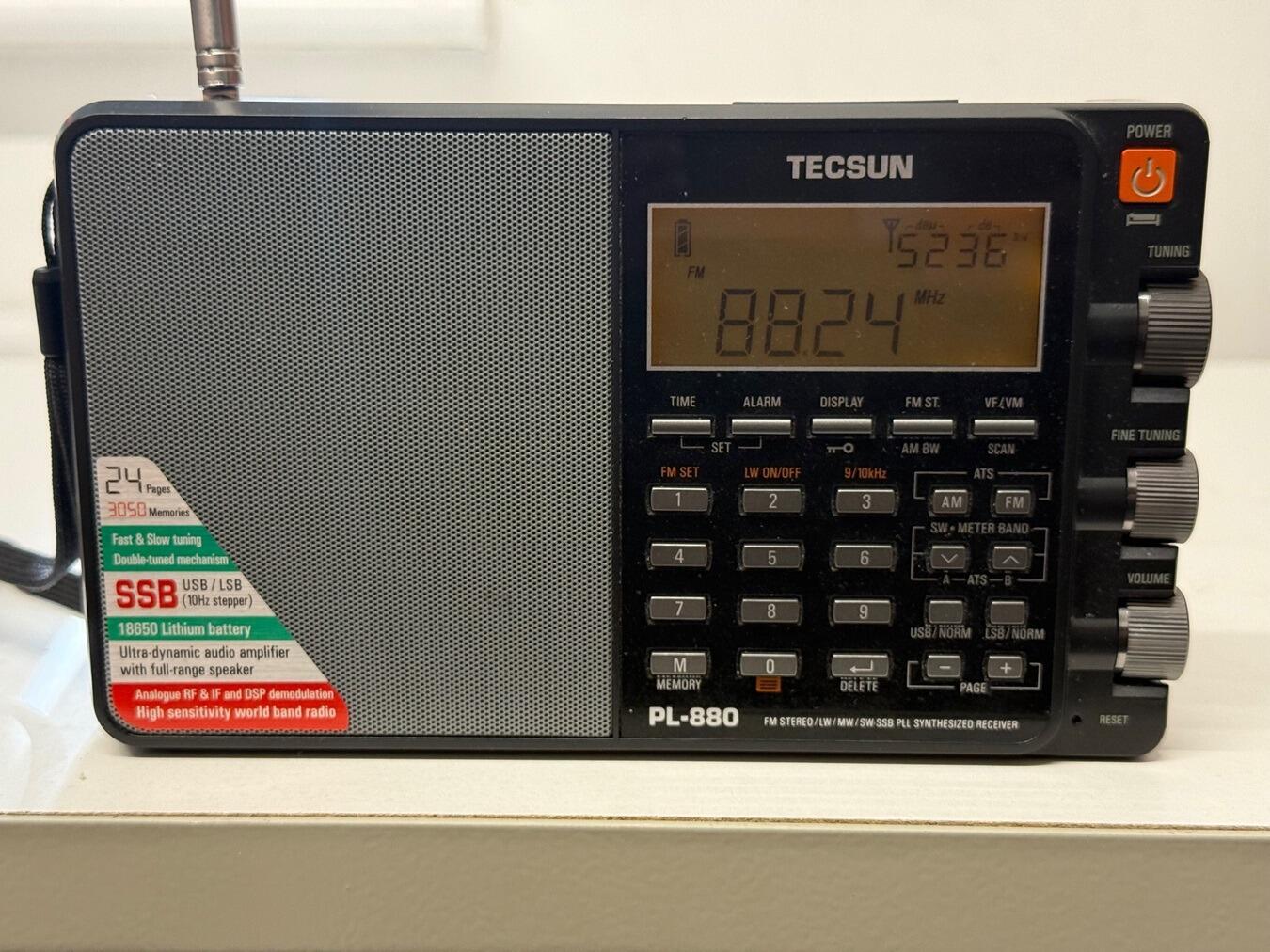 Second Hand Tecsun PL‑880 Portable Radio With AM/FM/SSB