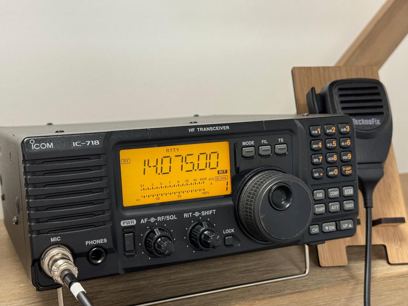 Second Hand Icom IC-718 HF Transceiver | HF Amateur Radio | Radioworld UK