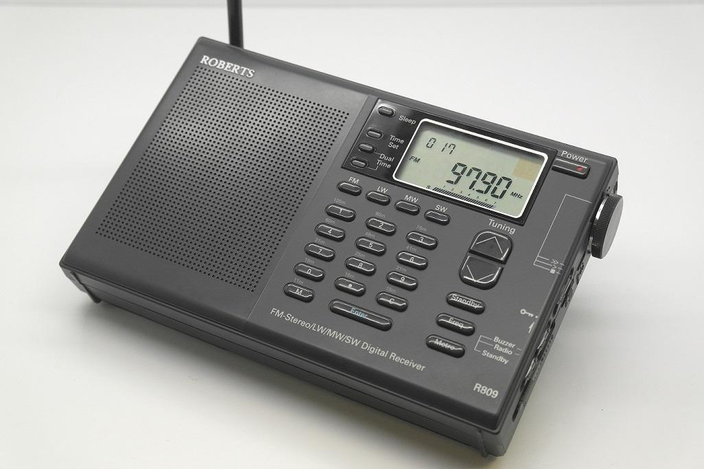 Roberts R-809 HF/VHF/UHF Portable Receiver - Radioworld UK