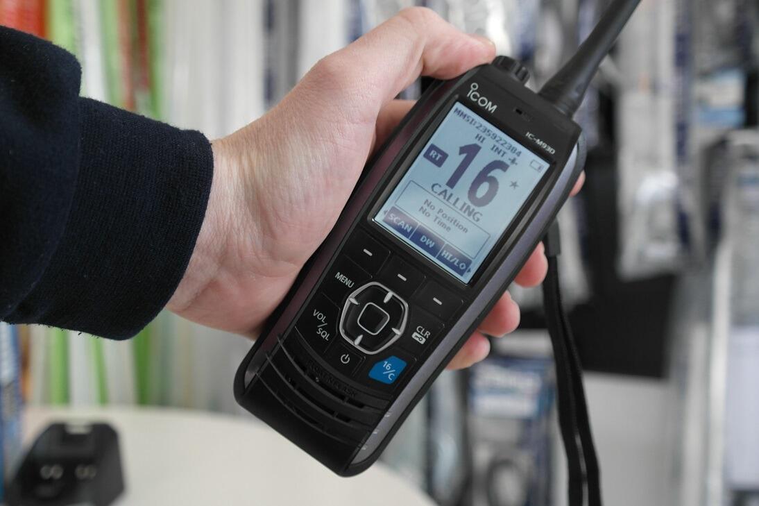 Second Hand Icom IC-M93D GPS Marine VHF/DSC Handheld - Radioworld UK
