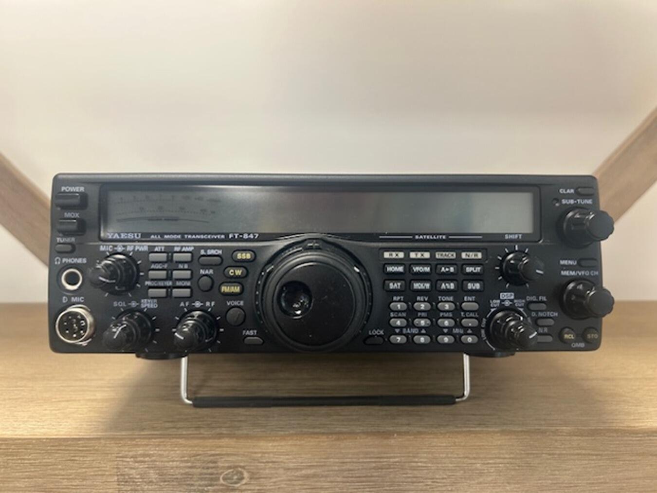 Second Hand Yaesu FT-847 Multiband HF/VHF/UHF Transceiver – All-Mode Satellite Ready