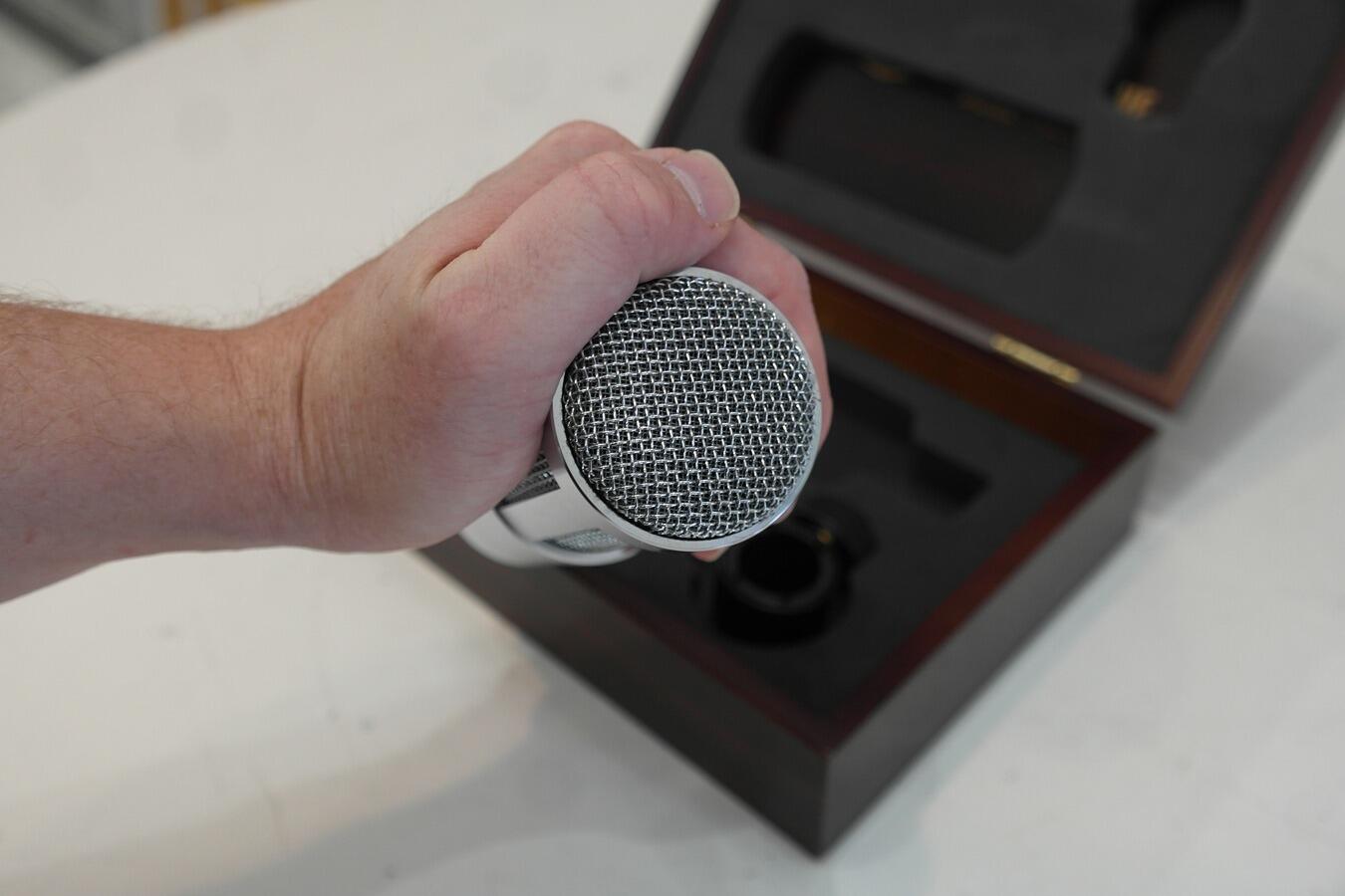 Second Hand Heil PR-40 Chrome Dynamic Microphone – With Wooden Box | UK