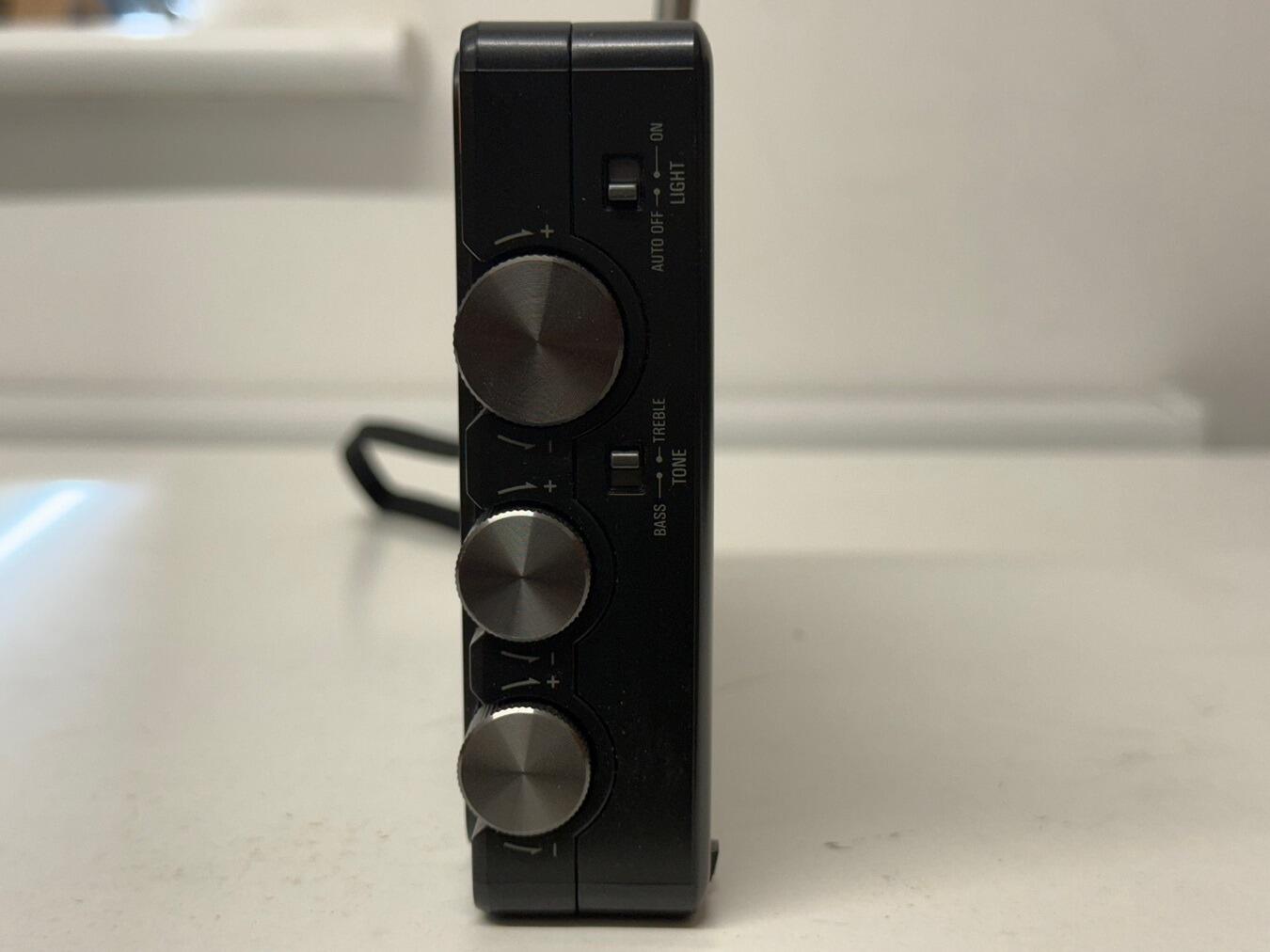 Second Hand Tecsun PL‑880 Portable Radio With AM/FM/SSB