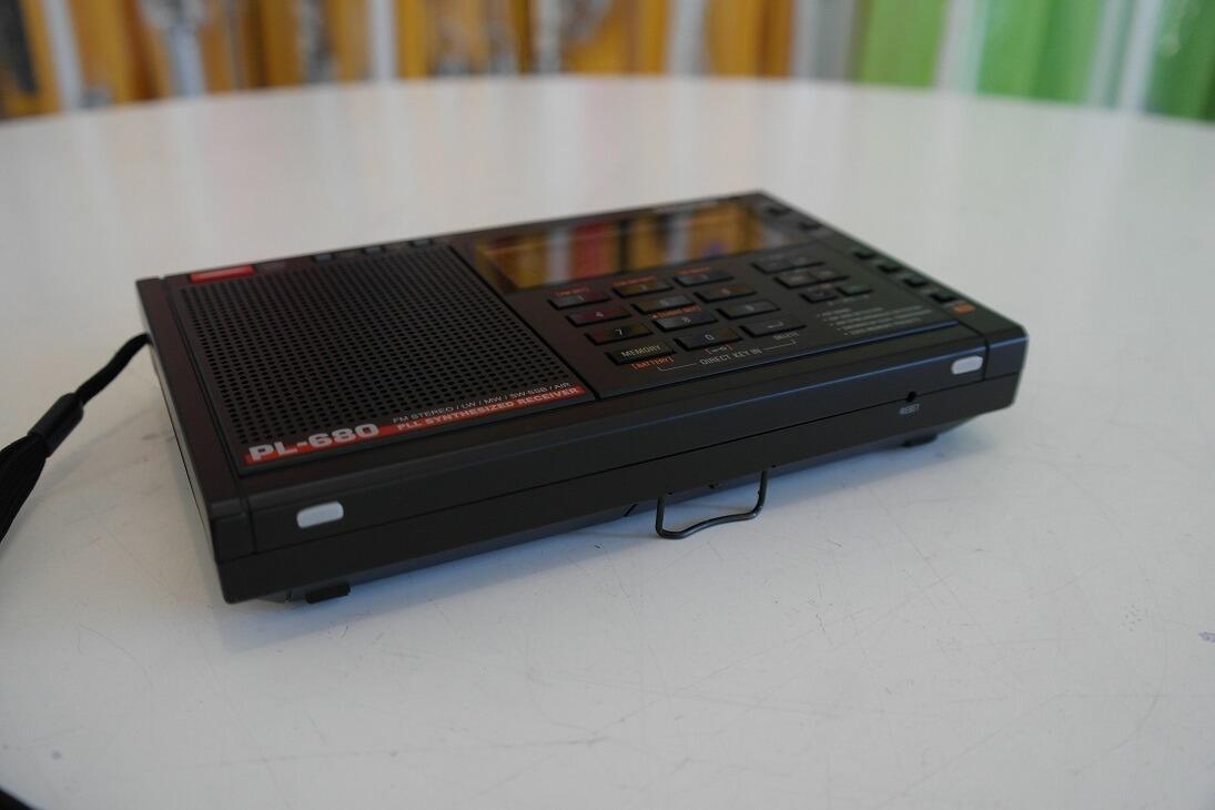 Second Hand Tecsun PL-680 Portable receiver with SSB and VHF