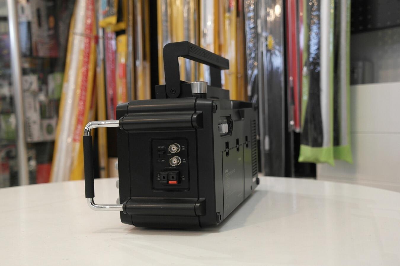 Second Hand Tecsun S2000 FM Stereo, LW, MW, SW, and VHF airband ...