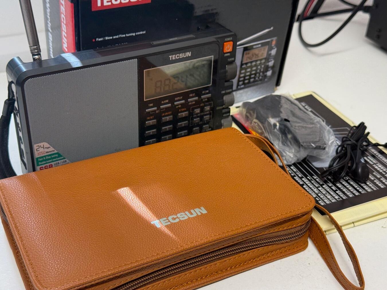 Second Hand Tecsun PL‑880 Portable Radio With AM/FM/SSB