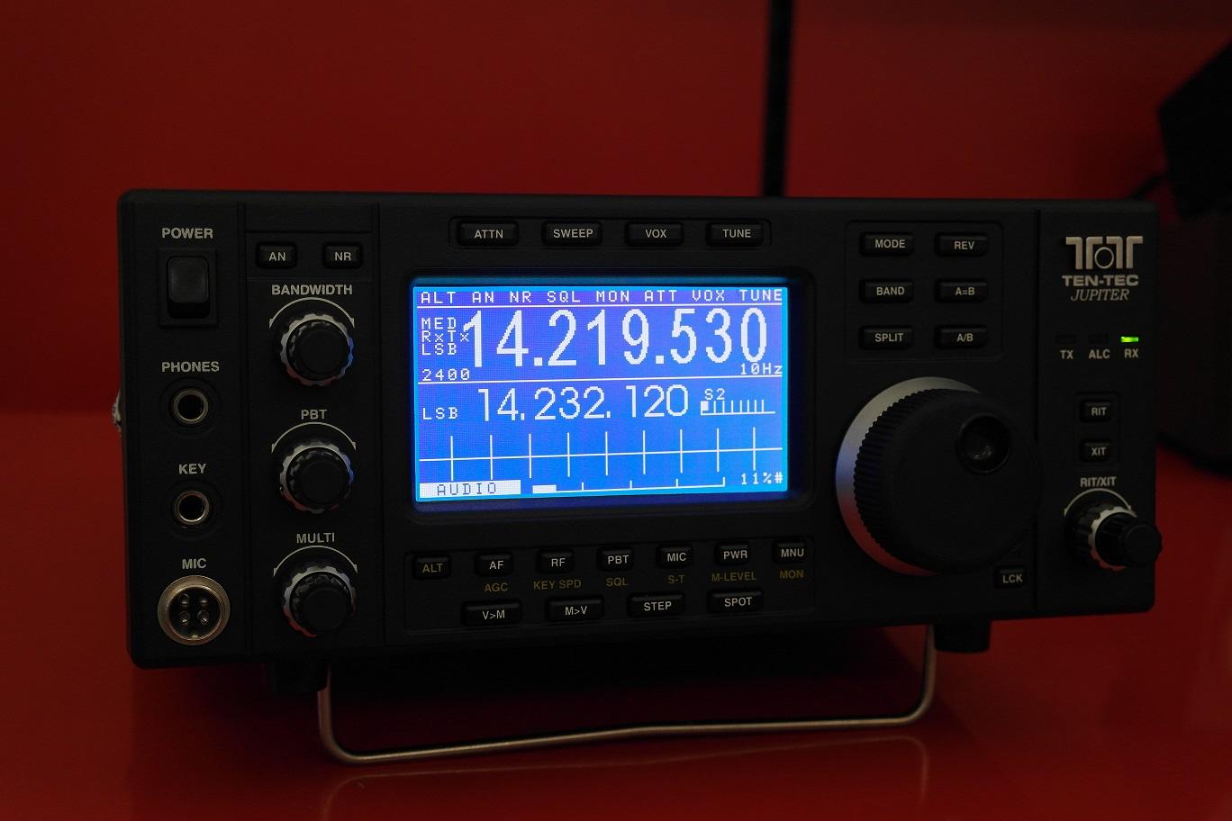 Second Hand TenTec Jupiter 538 Built In ATU With Blue Screen