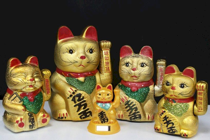 Large Classic Money Cat - Lucky Waving Money Cat