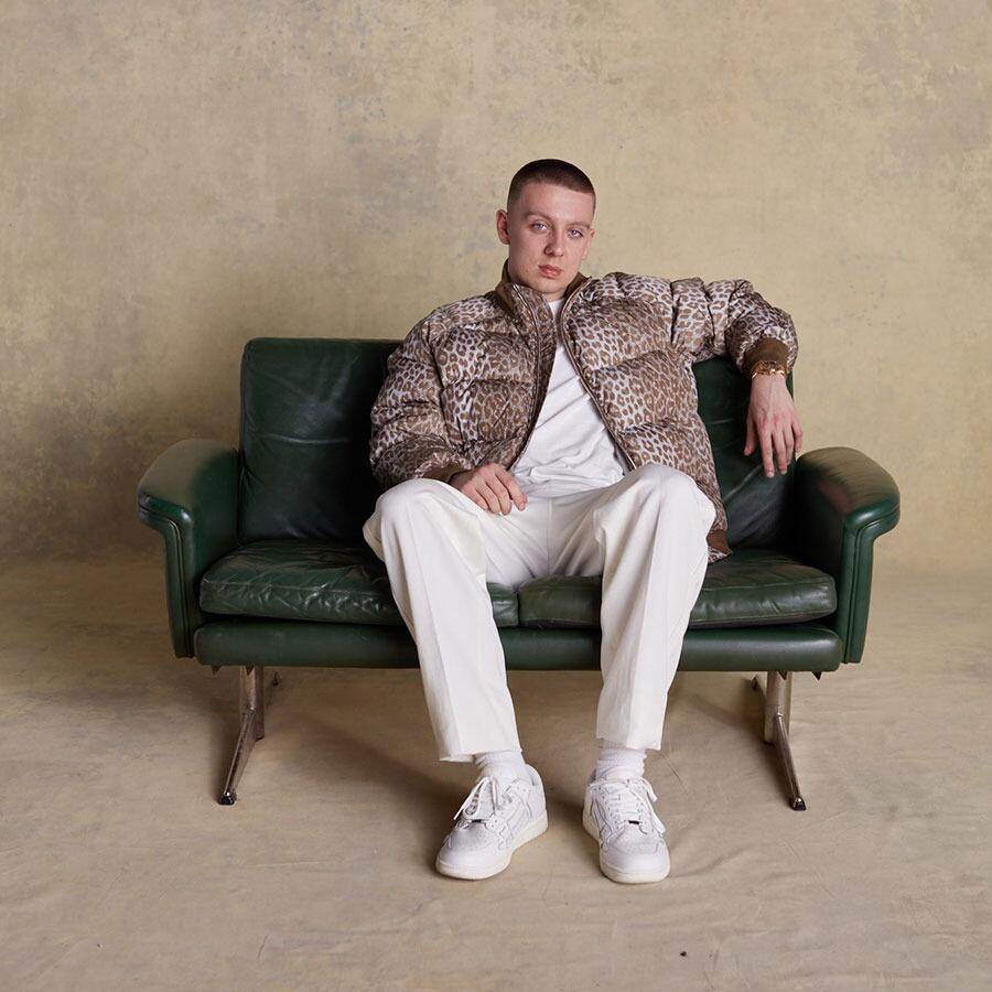 Enter the prize draw to see Aich live!