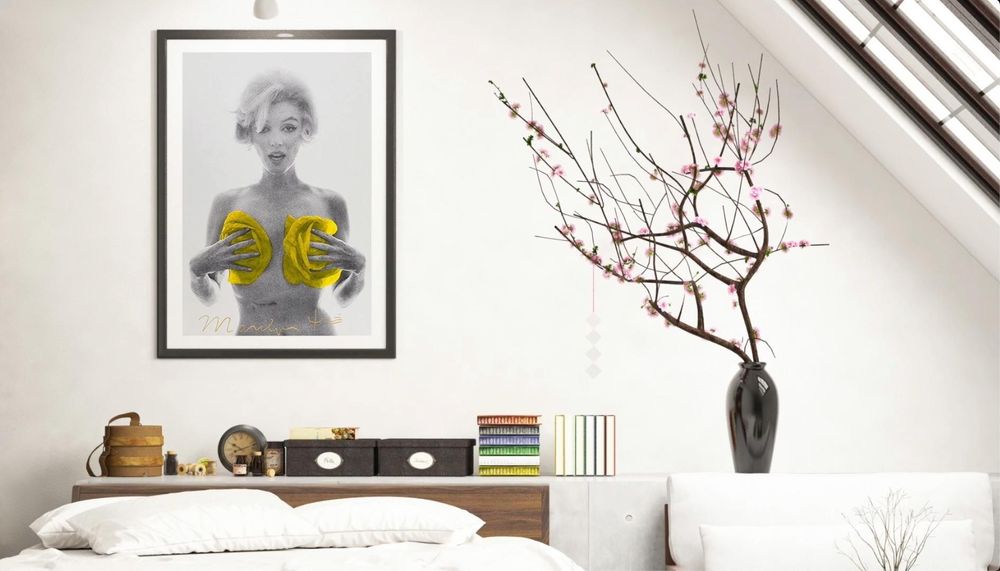 Marilyn Monroe Yellow Roses - The Last Sitting by Bert Stern | Iconic Photo
