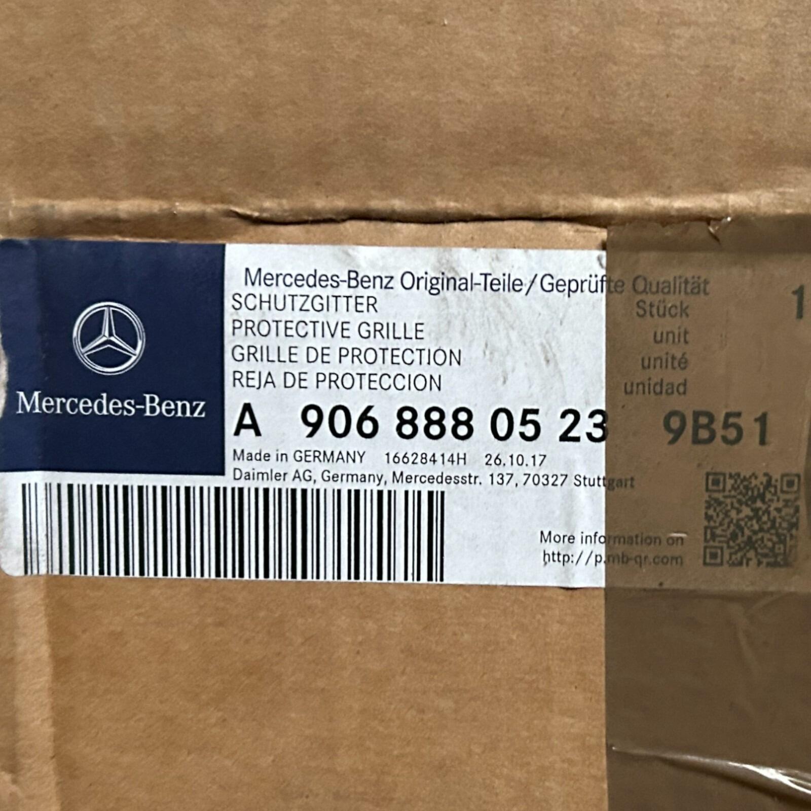 Genuine Mercedes Sprinter Front grille A90688805239B51