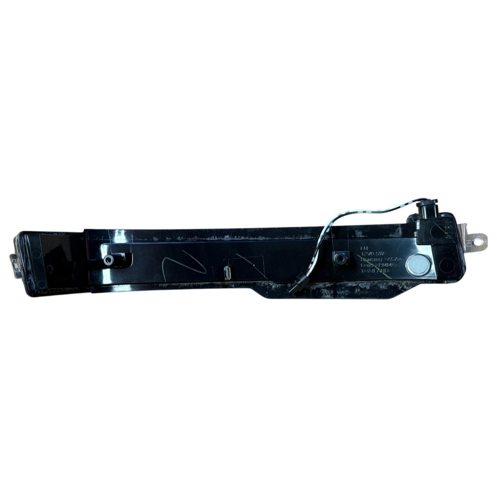 Genuine Nissan Juke (F15E) LH NS Wing mirror indicator assembly 261654KE0A