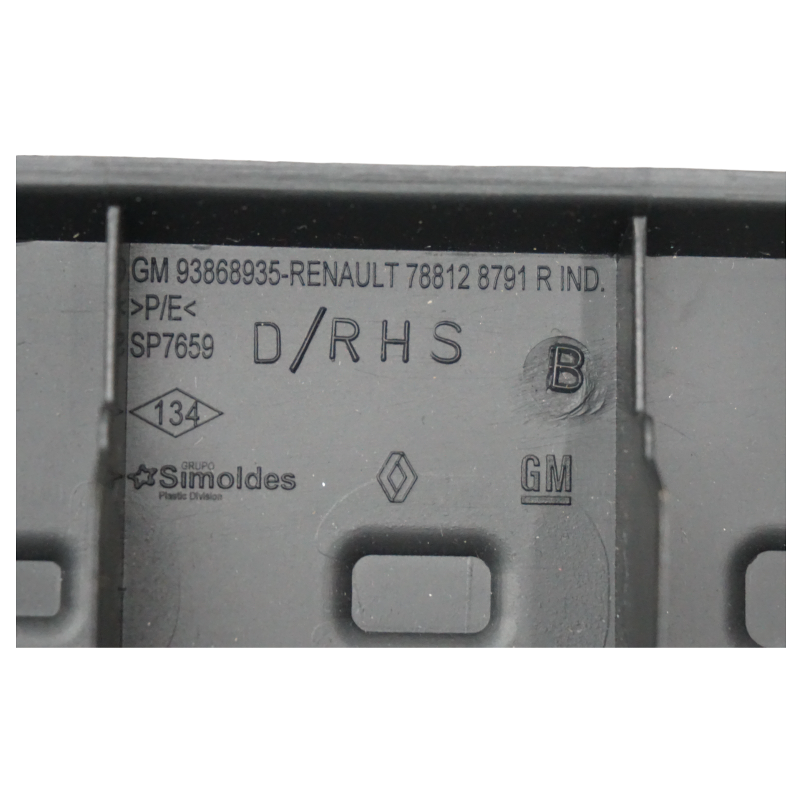Vauxhall Vivaro B | RH Sliding Door Step Panel Cover | 93868935 | GFN Parts