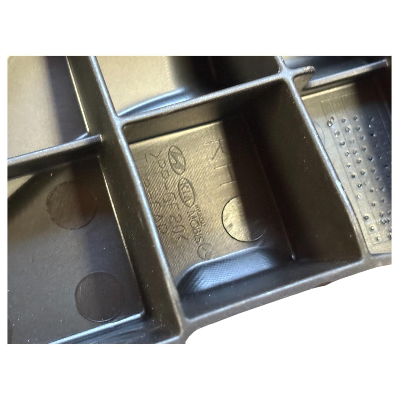 Genuine Hyundai Tucson (16) RH OS Front upper bumper bracket 86552D7000