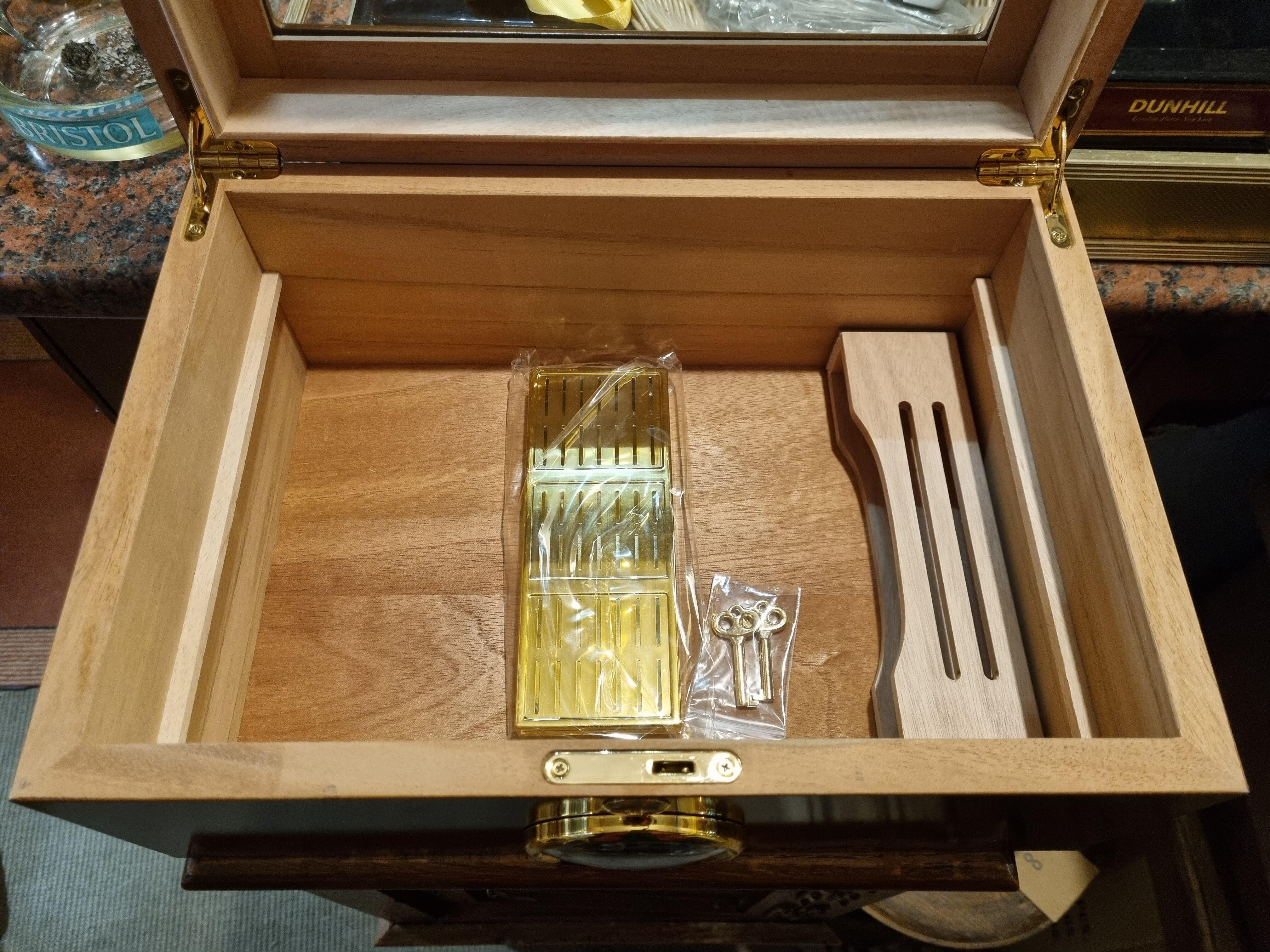 Glass Top Cigar Humidor 50 Count | Lock & Keys