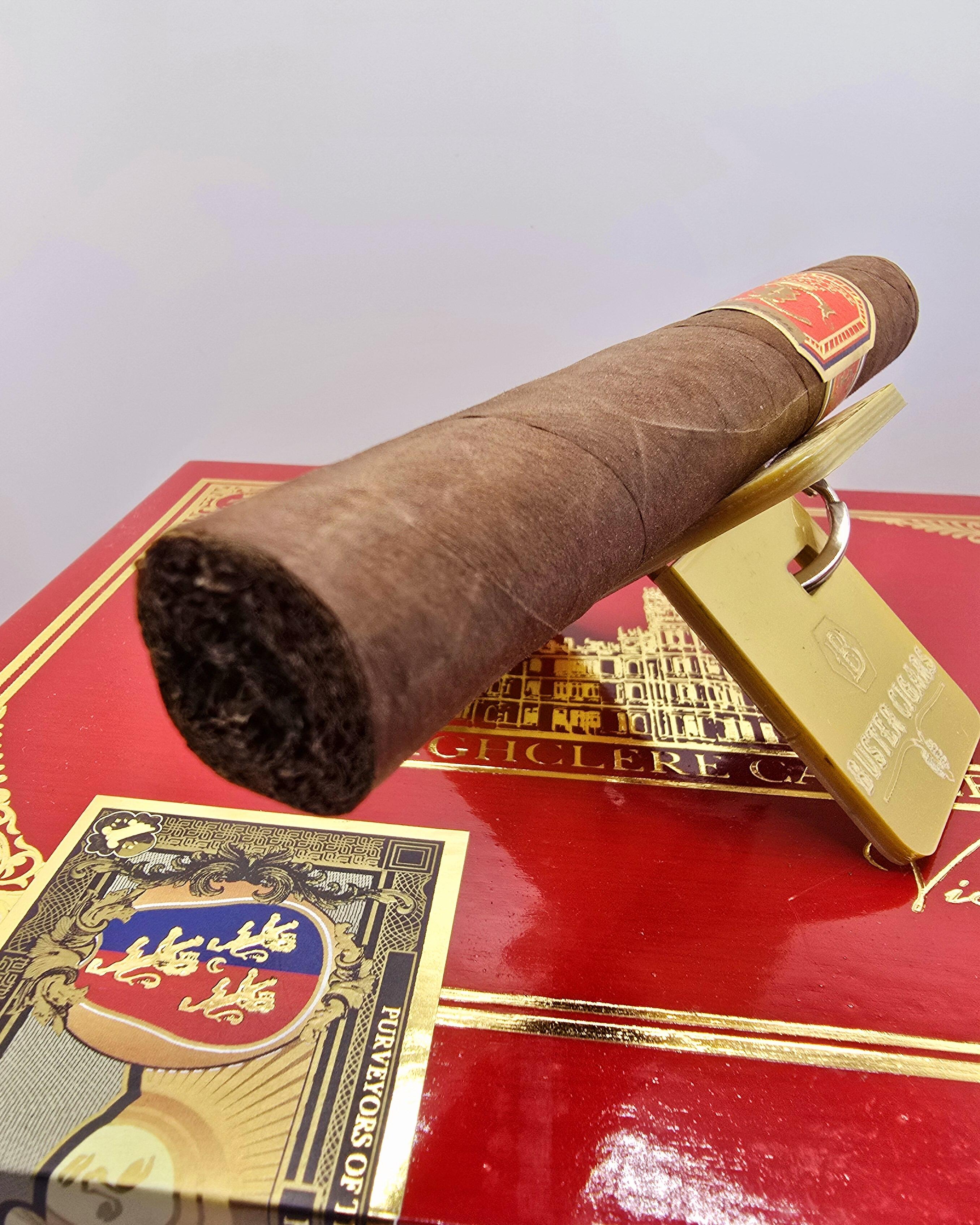 Foundation Highclere Castle Victorian Toro | Award-Winning Cigar ...