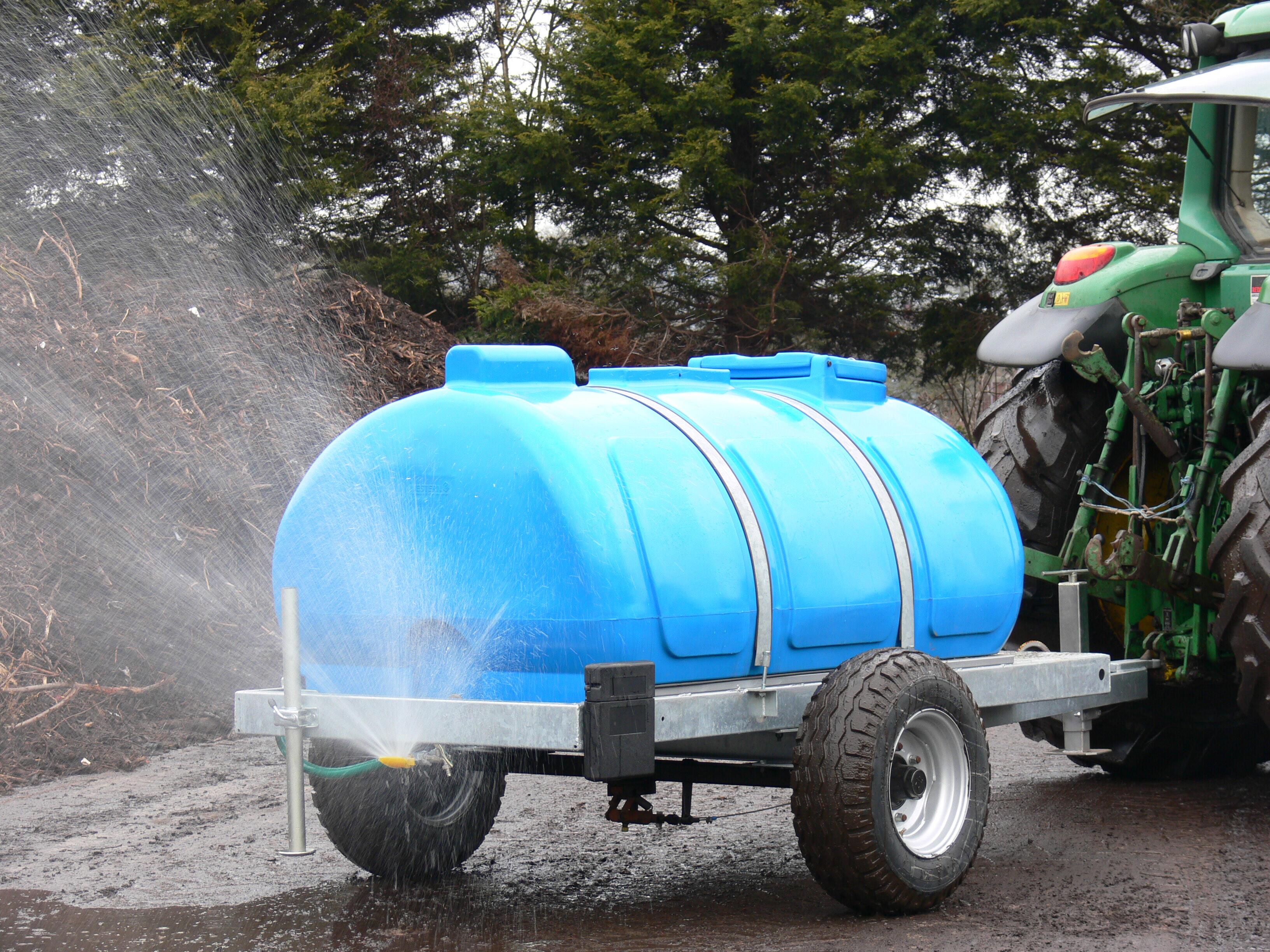 How to control construction site dust with a water bowser