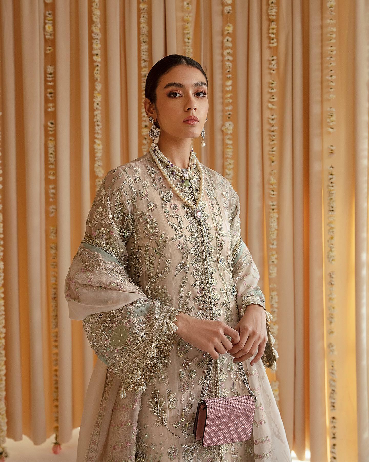 Ava Suffuse Freeshia Luxury Formel Wedding Embroidered Collection