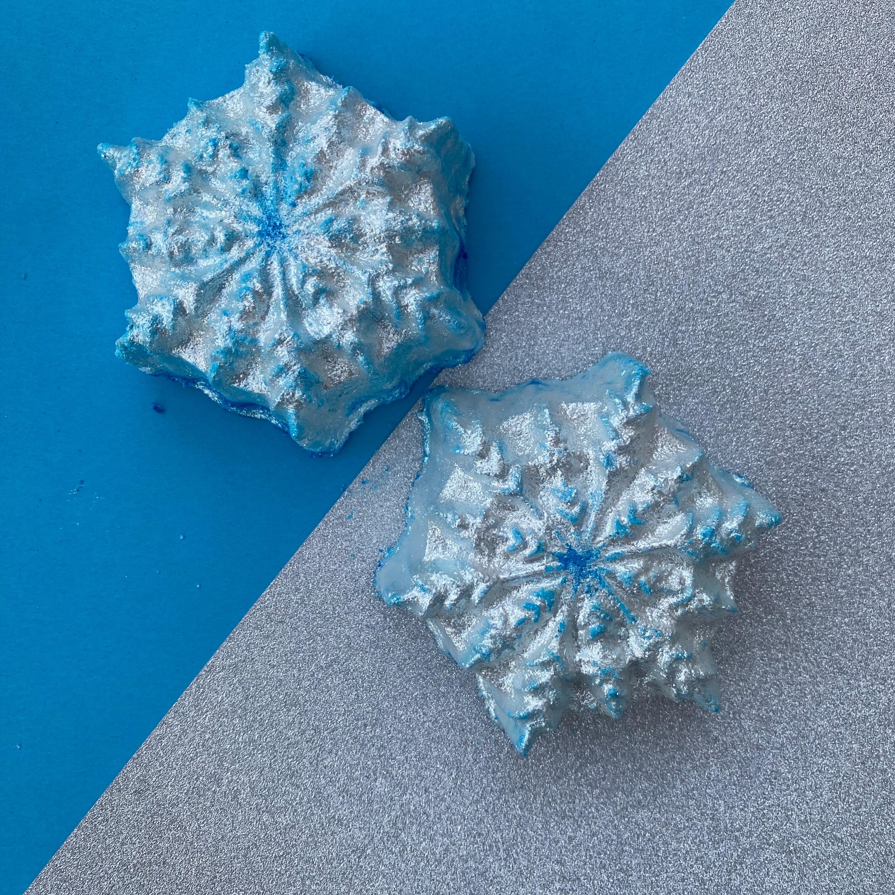 Shimmer Snowflake Bath Bomb | Frankincense & Myrrh | Heavenly Bubbles